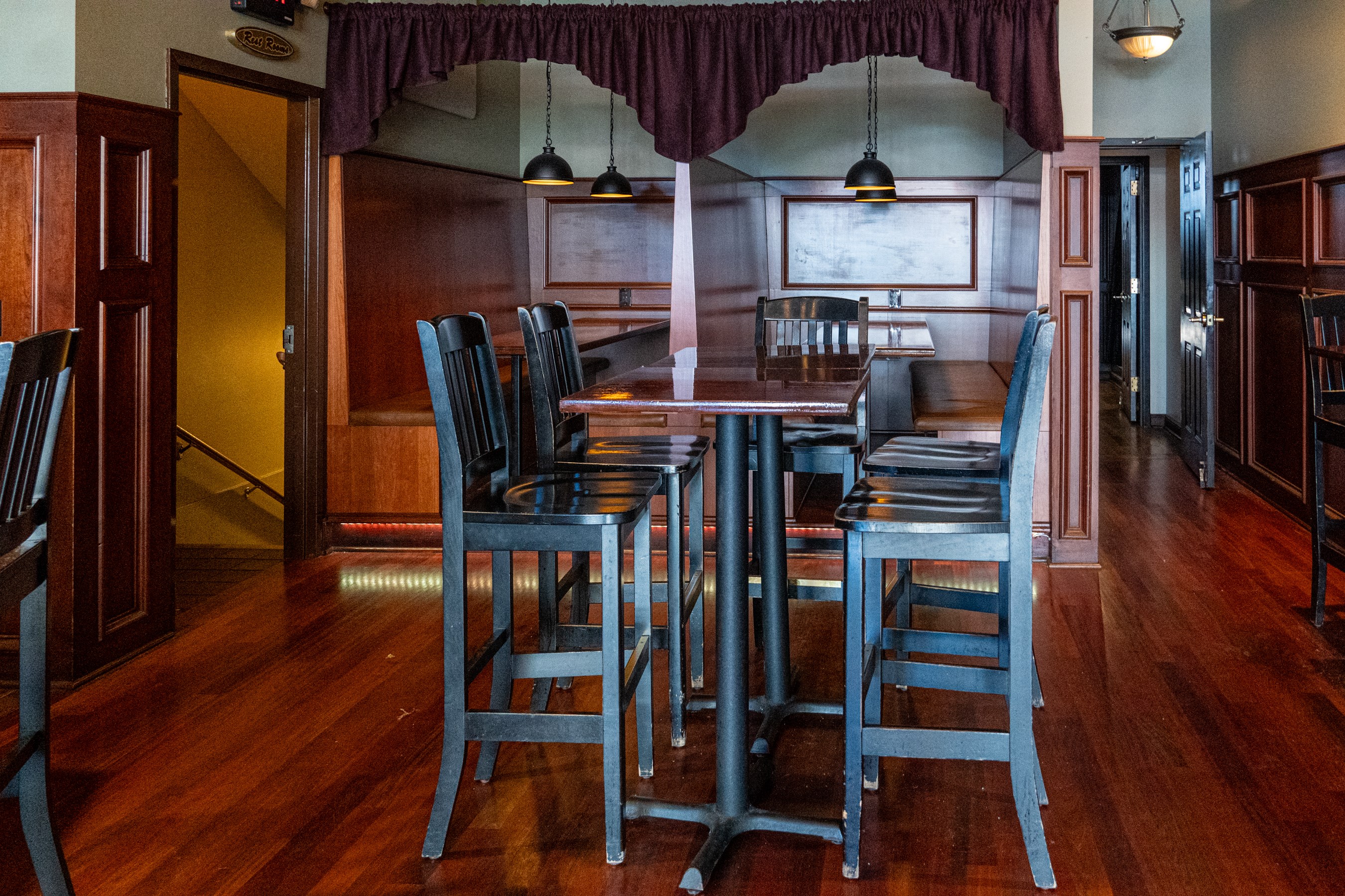 Locations Hub - Edgewater - The Brothers Lounge
