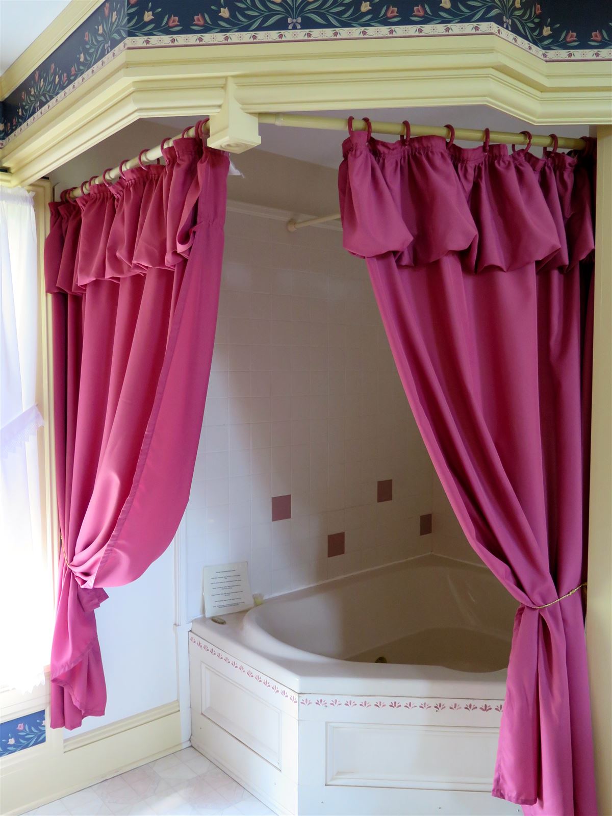 Locations Hub - Geneva - Polly Harper Inn